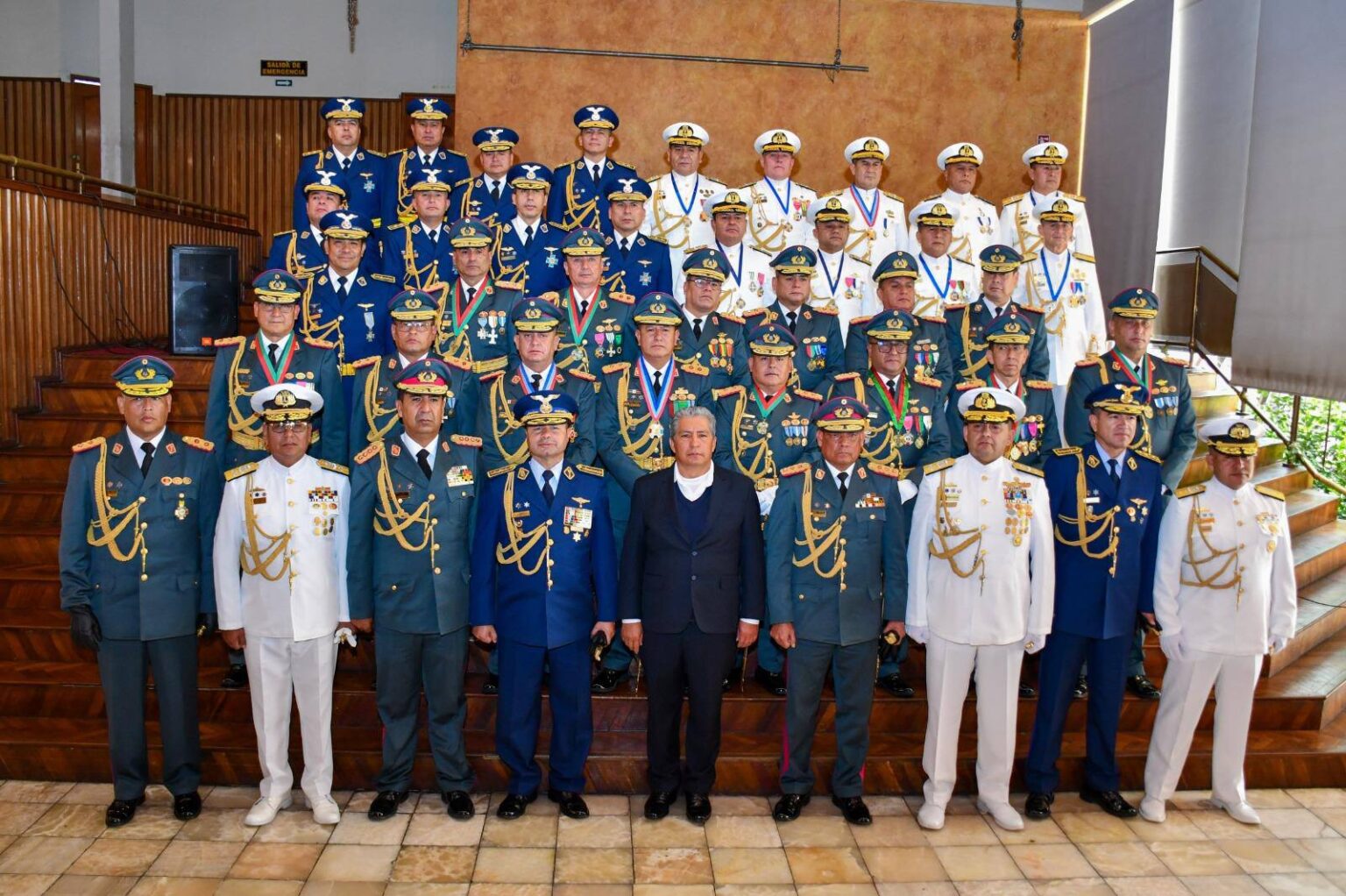 NUEVOS GENERALES DE BRIGADA Y CONTRALMIRANTES EN LAS FF.AA. RECIBIERON ...